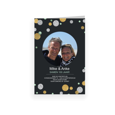 Hippe verjaardagsuitnodiging samen 100 met foto en confetti